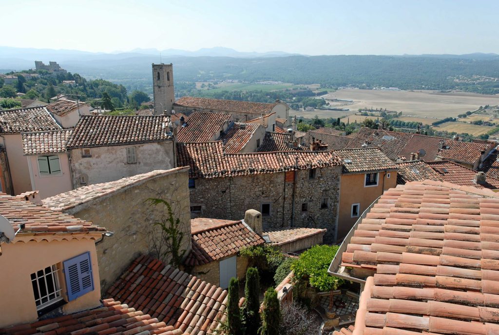 Fayence, visiter Fayence ce village Bâti à flanc de colline